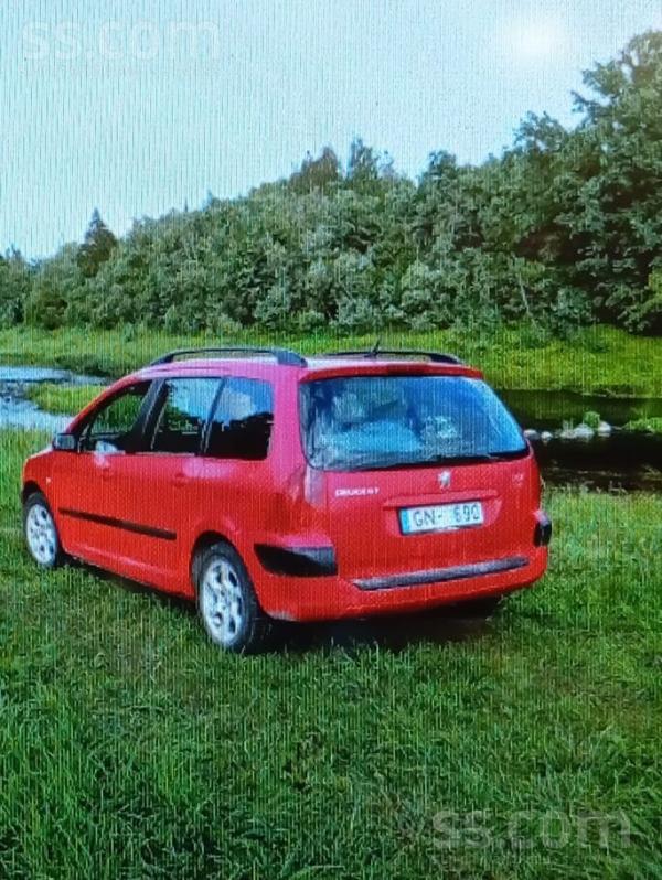 Red Peugeot 307 2002 in Kuldiga, with an engine capacity of 2.00 L and mileage of 357 thousand km for 650 €, photo 5 on AUTOMOTO.COM.LV