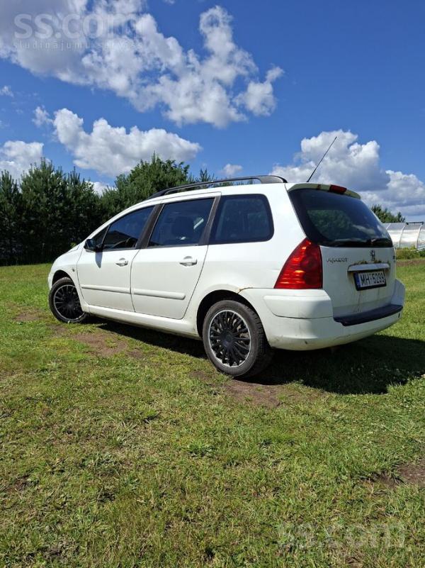 White Peugeot 307 2007 in Ogre, with an engine capacity of 1.60 L and mileage of 352 thousand km for 900 €, photo 1 on AUTOMOTO.COM.LV