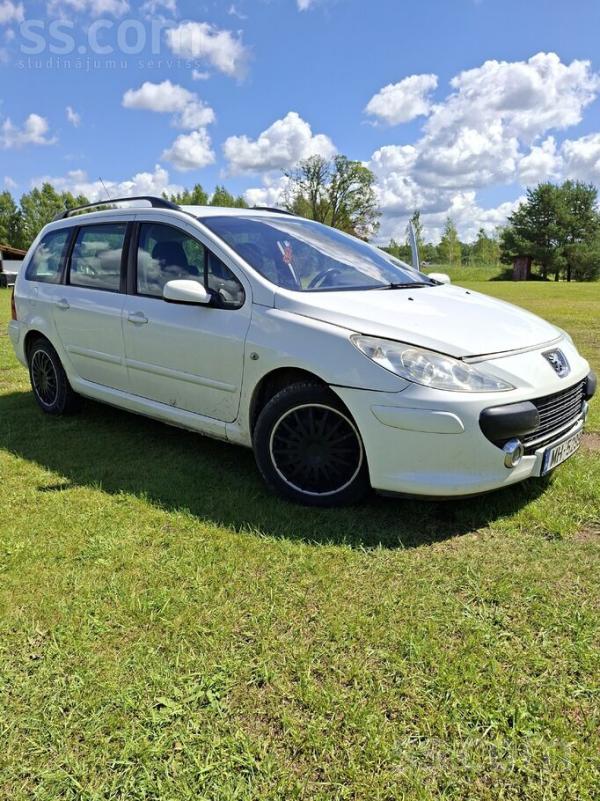 White Peugeot 307 2007 in Ogre, with an engine capacity of 1.60 L and mileage of 352 thousand km for 900 €, photo 3 on AUTOMOTO.COM.LV