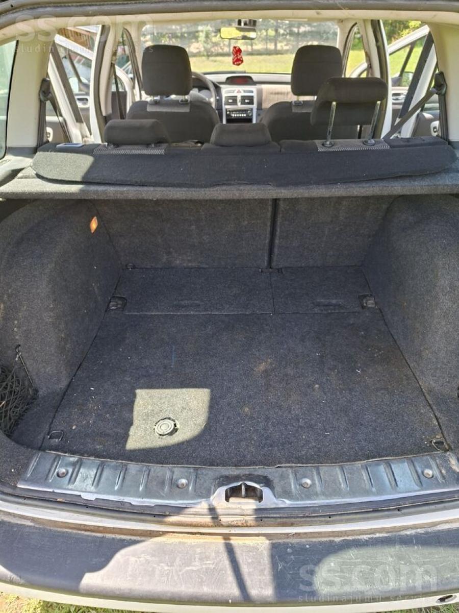 White Peugeot 307 2007 in Ogre, with an engine capacity of 1.60 L and mileage of 352 thousand km for 900 €, photo 14 on AUTOMOTO.COM.LV
