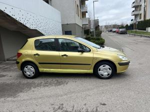 Dzeltens Peugeot 307 2001 Viļņa, ar dzinēja tilpumu 1.60 L un nobraukumu 250 tūkst. km par 580 €, foto 4 vietnē AUTOMOTO.COM.LV