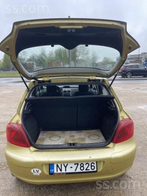 Yellow Peugeot 307 2003 in Riga, with an engine capacity of 1.60 L and mileage of 182 thousand km for 1250 €, photo 5 on AUTOMOTO.COM.LV