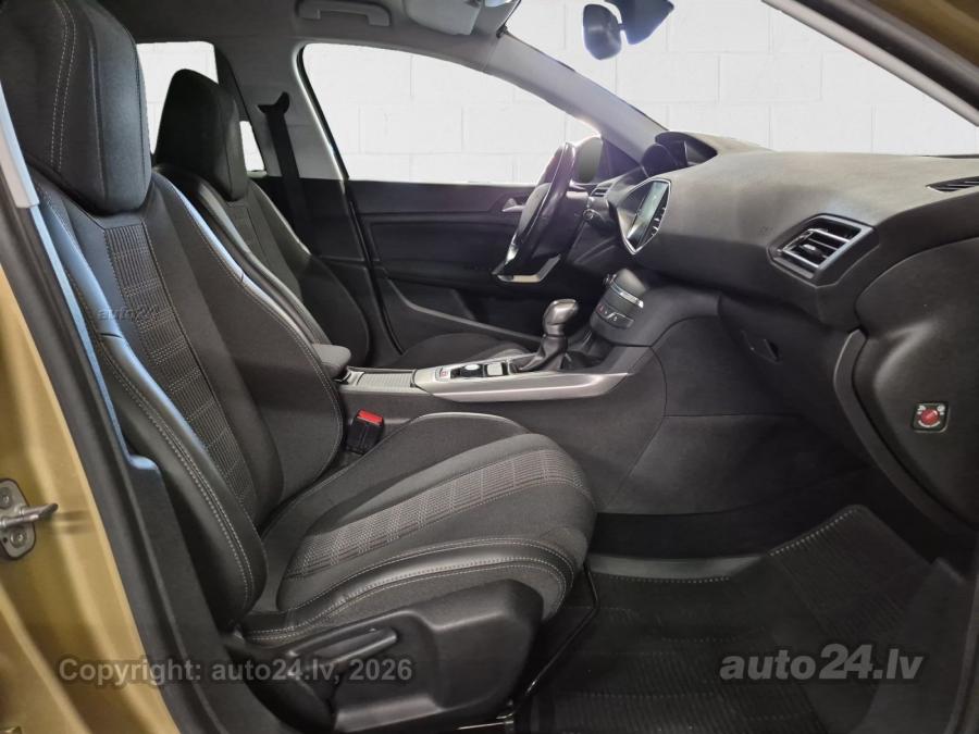 Smilšu krāsa Peugeot 308 2018 Tallina, ar dzinēja tilpumu 1.20 L un nobraukumu 95 tūkst. km par 9990 €, foto 7 vietnē AUTOMOTO.COM.LV