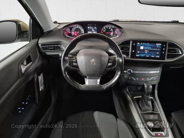Beige Peugeot 308 2018 in Tallinn, with an engine capacity of 1.20 L and mileage of 95 thousand km for 9990 €, photo 10 on AUTOMOTO.COM.LV