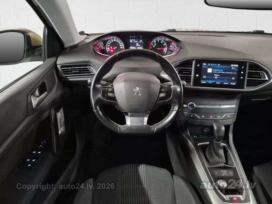 Smilšu krāsa Peugeot 308 2018 Tallina, ar dzinēja tilpumu 1.20 L un nobraukumu 95 tūkst. km par 9990 €, foto 10 vietnē AUTOMOTO.COM.LV