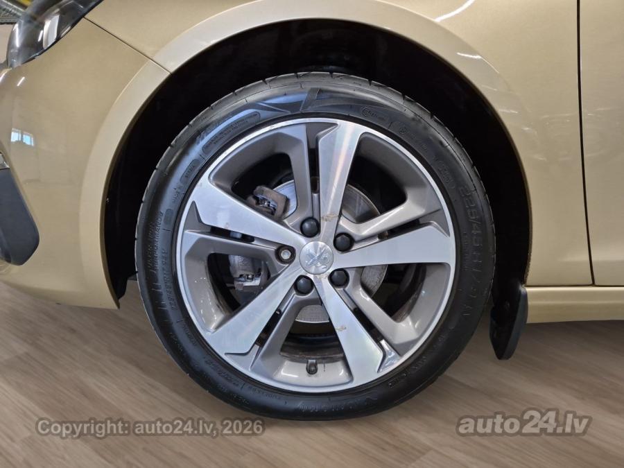 Smilšu krāsa Peugeot 308 2018 Tallina, ar dzinēja tilpumu 1.20 L un nobraukumu 95 tūkst. km par 9990 €, foto 16 vietnē AUTOMOTO.COM.LV