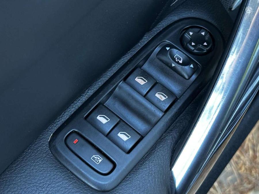 Melns Peugeot 308 2013 Prienai, ar dzinēja tilpumu 1.60 L un nobraukumu 170 tūkst. km par 5100 €, foto 21 vietnē AUTOMOTO.COM.LV