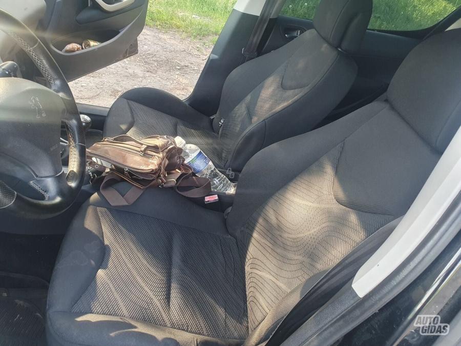 Melns Peugeot 308 2008 Vilkaviškis, ar dzinēja tilpumu 1.60 L un nobraukumu 300 tūkst. km par 1500 €, foto 11 vietnē AUTOMOTO.COM.LV