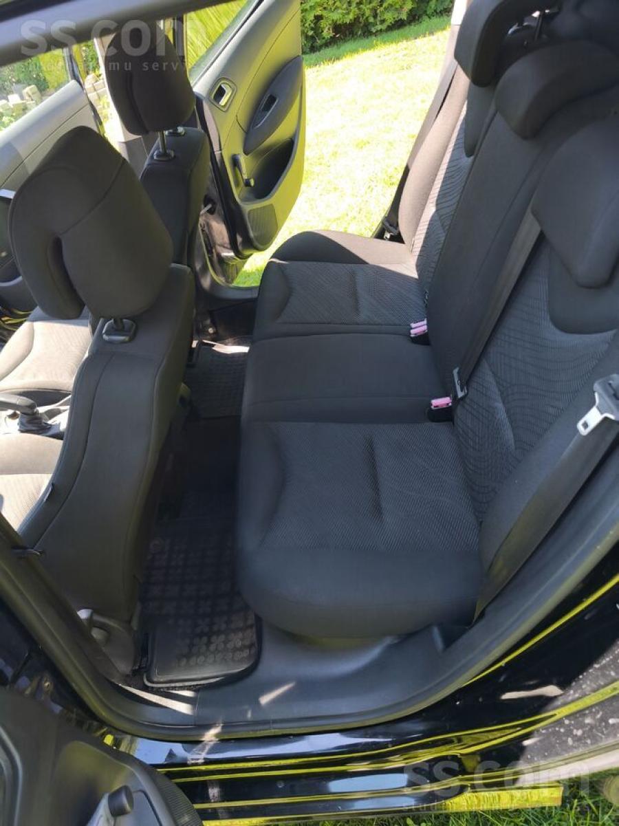 Melns Peugeot 308 2008 Rīga, ar dzinēja tilpumu 1.60 L un nobraukumu 282 tūkst. km par 1300 €, foto 9 vietnē AUTOMOTO.COM.LV
