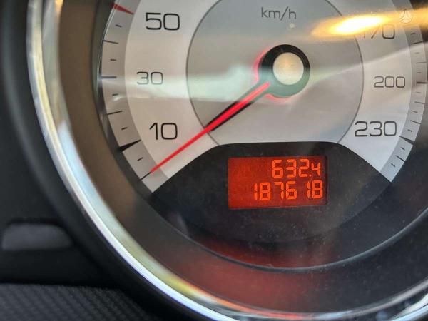 Melns Peugeot 308 2008 Viļņa, ar dzinēja tilpumu 1.60 L un nobraukumu 188 tūkst. km par 1000 €, foto 7 vietnē AUTOMOTO.COM.LV