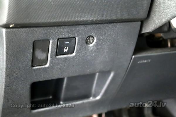 Black Peugeot 308 2008 in Tallinn, with an engine capacity of 2.00 L and mileage of 262 thousand km for 1499 €, photo 9 on AUTOMOTO.COM.LV