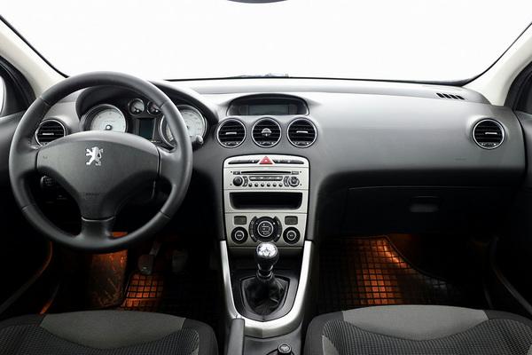 Melns Peugeot 308 2008 Tallina, ar dzinēja tilpumu 2.00 L un nobraukumu 262 tūkst. km par 1499 €, foto 5 vietnē AUTOMOTO.COM.LV