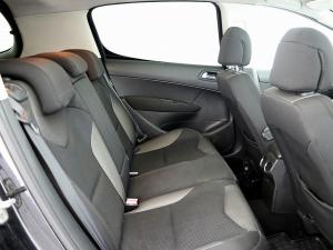 Melns Peugeot 308 2008 Tallina, ar dzinēja tilpumu 2.00 L un nobraukumu 262 tūkst. km par 1499 €, foto 17 vietnē AUTOMOTO.COM.LV