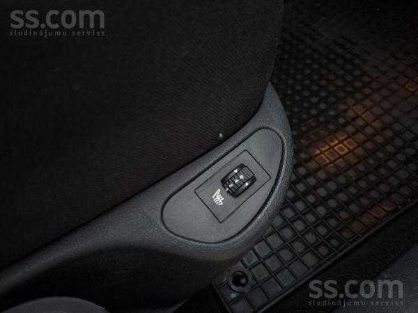 Peugeot 308 2008 Valka vietnÄ Melns Peugeot 308 2008 Valka, ar dzinÄja tilpumu 2.00 L un nobraukumu 285 tÅ«kst. km par 2500 ā¬, foto 9 vietnÄ AUTOMOTO.COM.LV