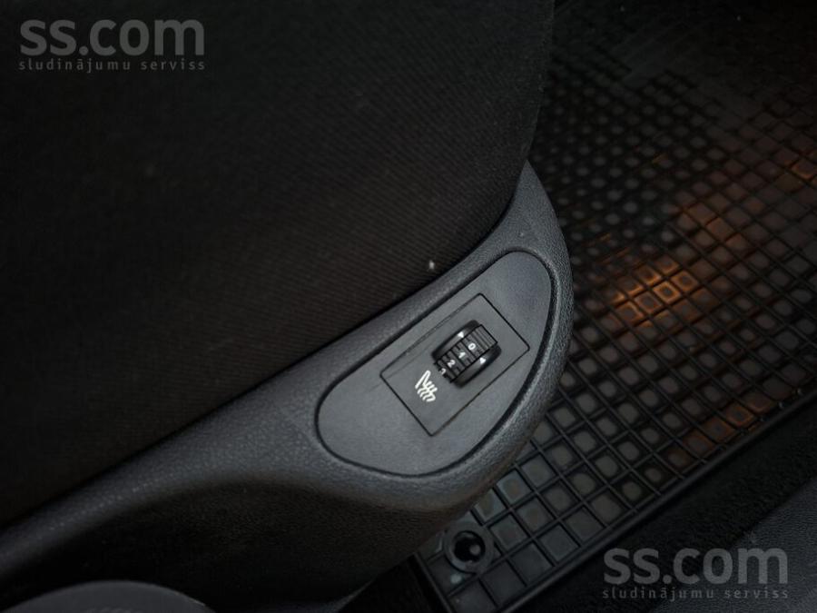 Melns Peugeot 308 2008 Valka, ar dzinēja tilpumu 2.00 L un nobraukumu 285 tūkst. km par 2500 €, foto 9 vietnē AUTOMOTO.COM.LV