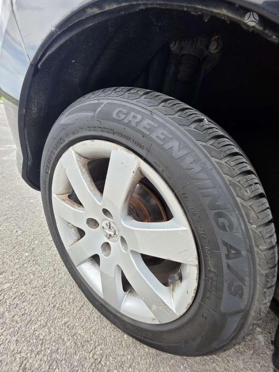 Black Peugeot 308 2009 in Siauliai, with an engine capacity of 2.00 L and mileage of 264 thousand km for 2600 €, photo 13 on AUTOMOTO.COM.LV
