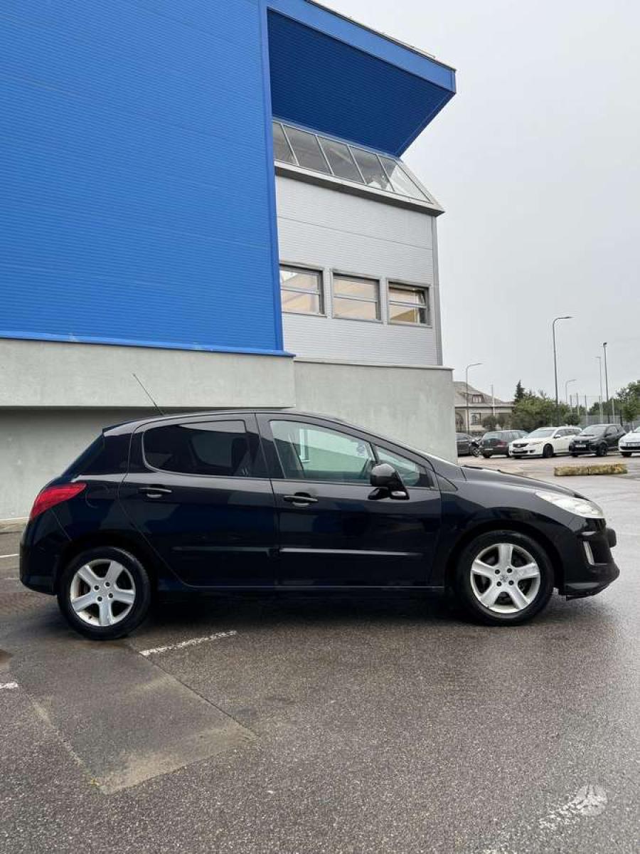 Black Peugeot 308 2010 in Taurage, with an engine capacity of 2.00 L and mileage of 316 thousand km for 1850 €, photo 7 on AUTOMOTO.COM.LV