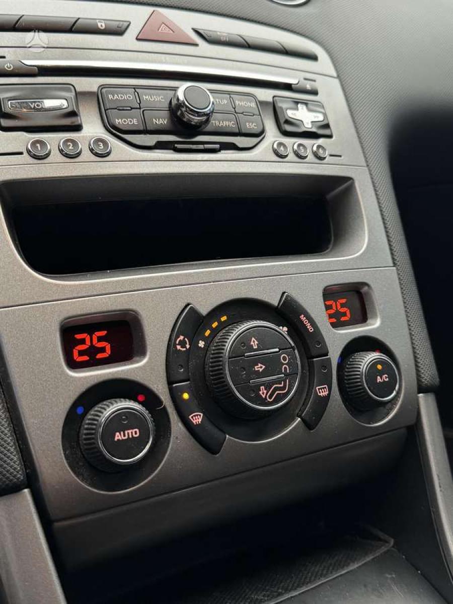 Melns Peugeot 308 2010 Tauragė, ar dzinēja tilpumu 2.00 L un nobraukumu 316 tūkst. km par 1850 €, foto 16 vietnē AUTOMOTO.COM.LV