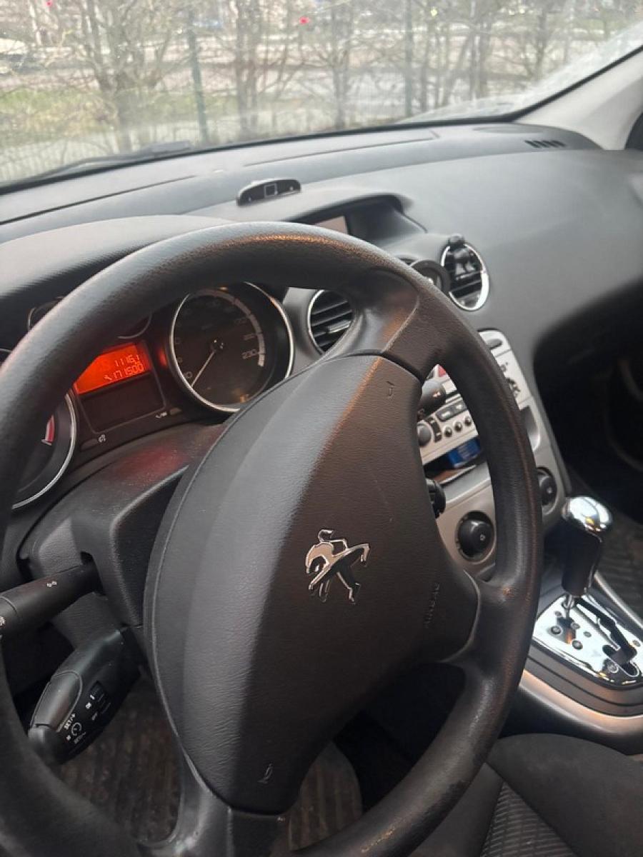 Melns Peugeot 308 2012 Tallina, ar dzinēja tilpumu 0.00 L un nobraukumu 170 tūkst. km par 2800 €, foto 18 vietnē AUTOMOTO.COM.LV