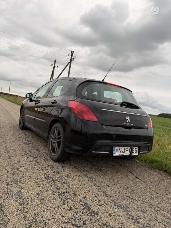 Melns Peugeot 308 2013 Kauņa, ar dzinēja tilpumu 1.56 L un nobraukumu 329 tūkst. km par 4300 €, foto 1 vietnē AUTOMOTO.COM.LV