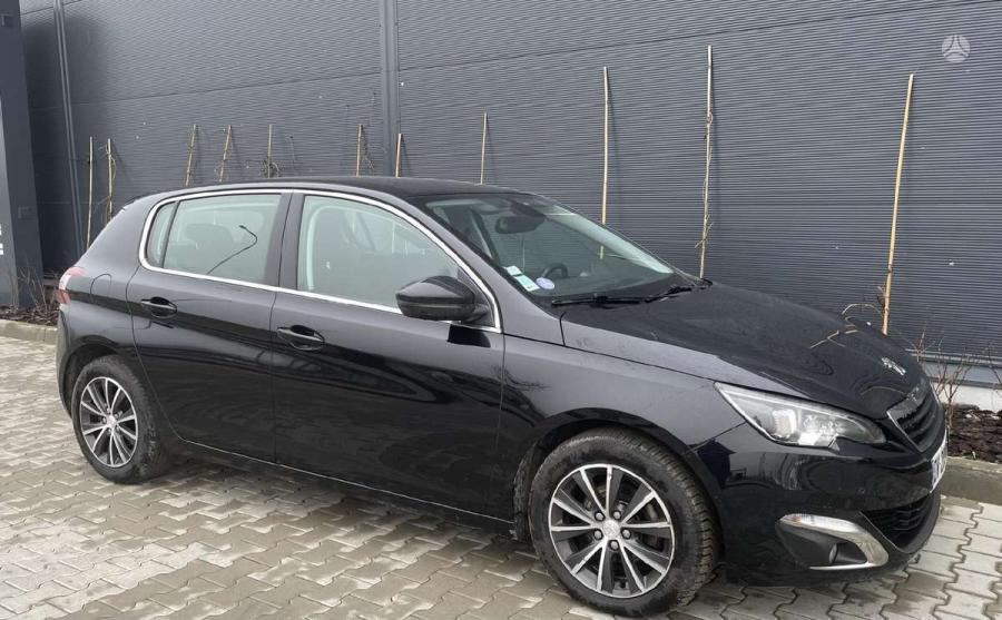 Black Peugeot 308 2015 in Vilnius, with an engine capacity of 1.20 L and mileage of 183 thousand km for 5490 €, photo 2 on AUTOMOTO.COM.LV