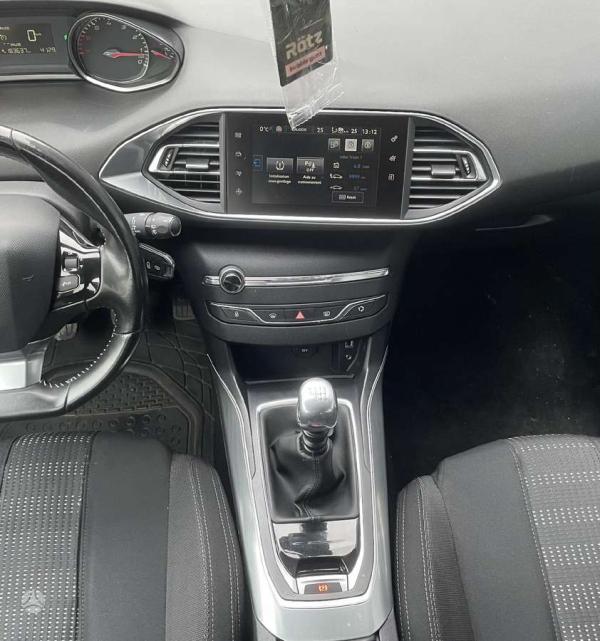 Melns Peugeot 308 2015 Viļņa, ar dzinēja tilpumu 1.20 L un nobraukumu 183 tūkst. km par 5490 €, foto 6 vietnē AUTOMOTO.COM.LV