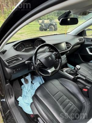 Black Peugeot 308 2015 in Riga, with an engine capacity of 1.60 L and mileage of 244 thousand km for 4500 €, photo 8 on AUTOMOTO.COM.LV