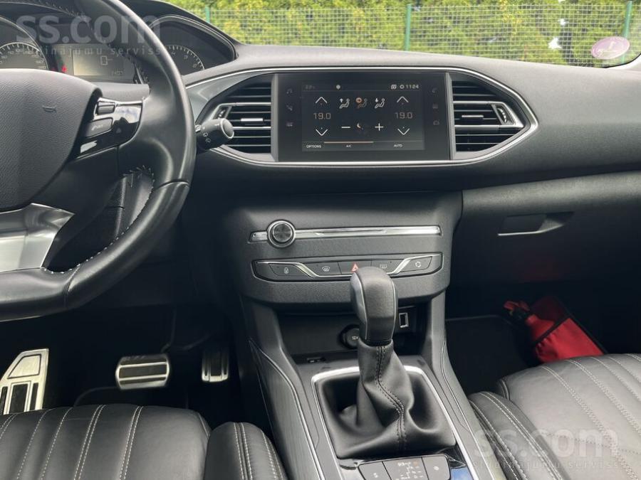 Melns Peugeot 308 2017 Jelgava, ar dzinēja tilpumu 1.20 L un nobraukumu 169 tūkst. km par 7990 €, foto 14 vietnē AUTOMOTO.COM.LV