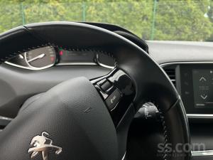 Melns Peugeot 308 2017 Jelgava, ar dzinēja tilpumu 1.20 L un nobraukumu 169 tūkst. km par 7990 €, foto 15 vietnē AUTOMOTO.COM.LV