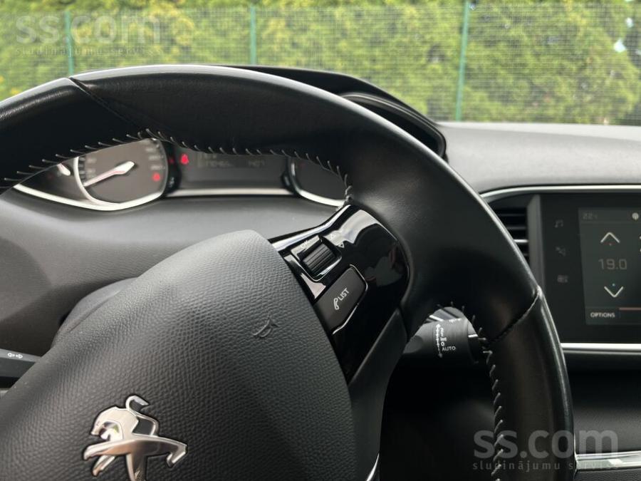 Melns Peugeot 308 2017 Jelgava, ar dzinēja tilpumu 1.20 L un nobraukumu 169 tūkst. km par 7990 €, foto 15 vietnē AUTOMOTO.COM.LV