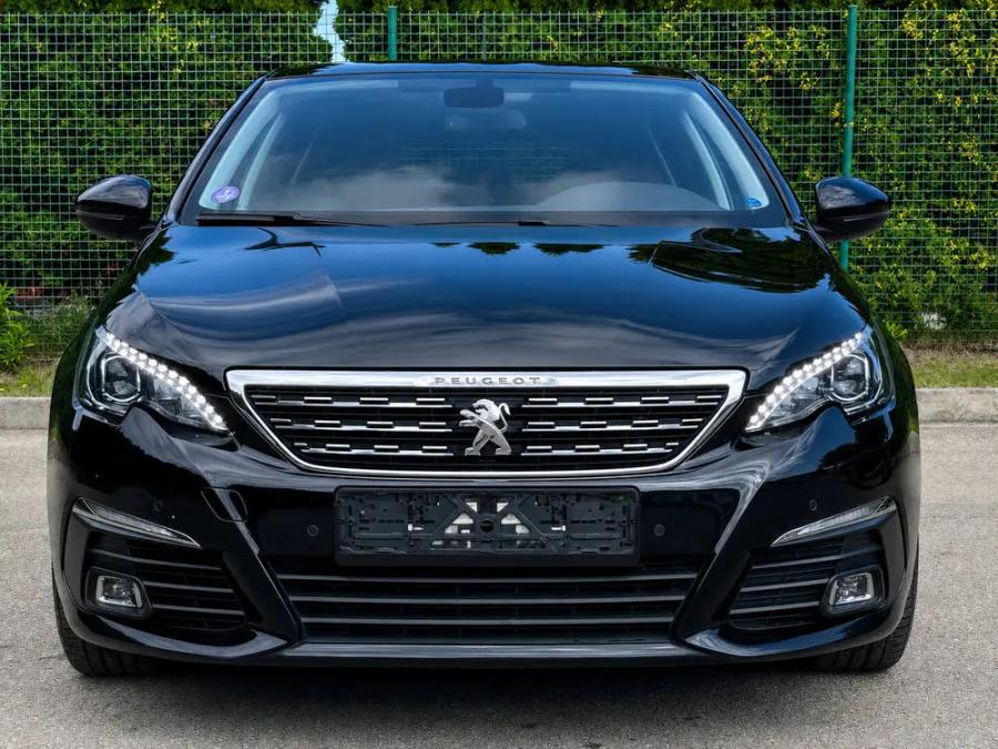 Black Peugeot 308 2017 in Jelgava, with an engine capacity of 1.20 L and mileage of 169 thousand km for 7990 €, photo 3 on AUTOMOTO.COM.LV