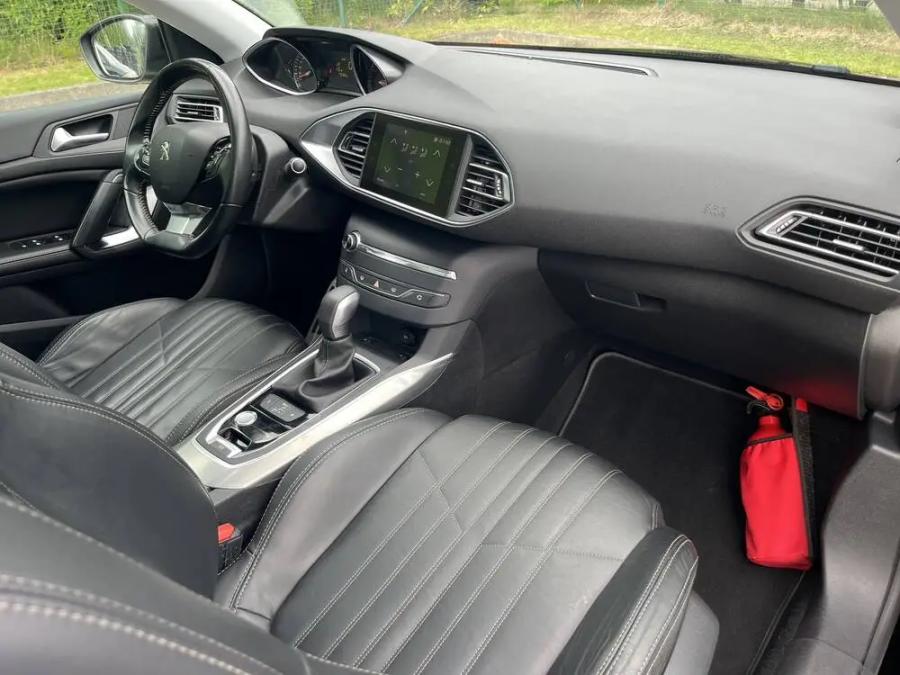 Black Peugeot 308 2017 in Jelgava, with an engine capacity of 1.20 L and mileage of 169 thousand km for 7990 €, photo 11 on AUTOMOTO.COM.LV