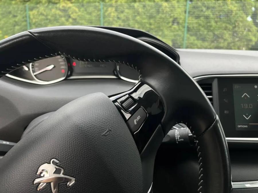 Black Peugeot 308 2017 in Jelgava, with an engine capacity of 1.20 L and mileage of 169 thousand km for 7990 €, photo 15 on AUTOMOTO.COM.LV
