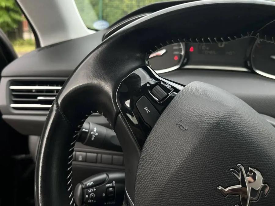 Black Peugeot 308 2017 in Jelgava, with an engine capacity of 1.20 L and mileage of 169 thousand km for 7990 €, photo 16 on AUTOMOTO.COM.LV