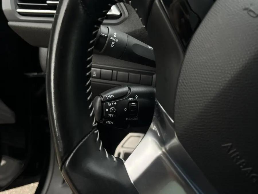 Black Peugeot 308 2017 in Jelgava, with an engine capacity of 1.20 L and mileage of 169 thousand km for 7990 €, photo 17 on AUTOMOTO.COM.LV