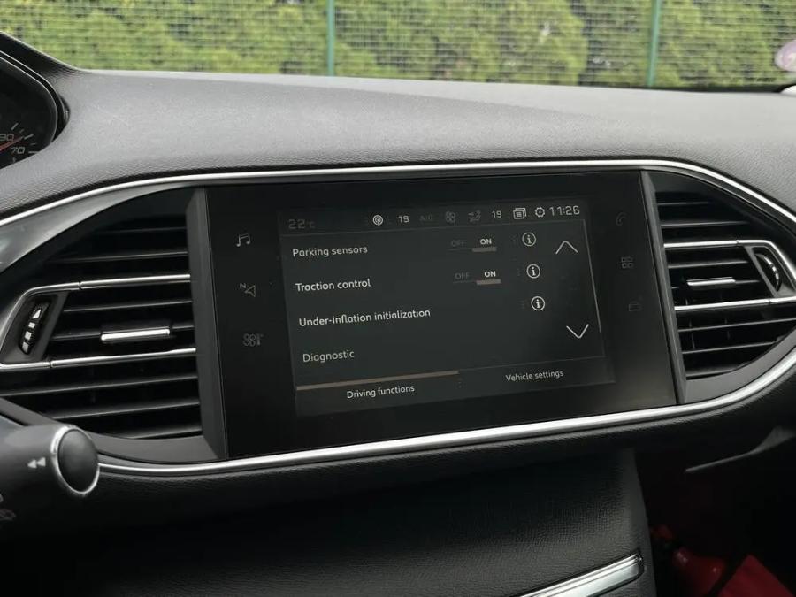 Black Peugeot 308 2017 in Jelgava, with an engine capacity of 1.20 L and mileage of 169 thousand km for 7990 €, photo 20 on AUTOMOTO.COM.LV