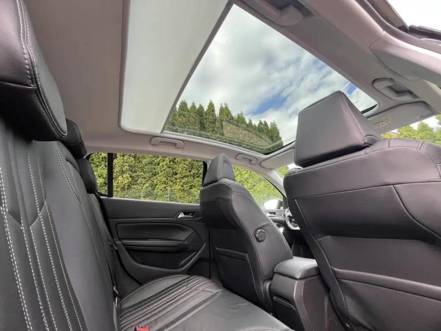 Black Peugeot 308 2017 in Jelgava, with an engine capacity of 1.20 L and mileage of 169 thousand km for 7990 €, photo 23 on AUTOMOTO.COM.LV