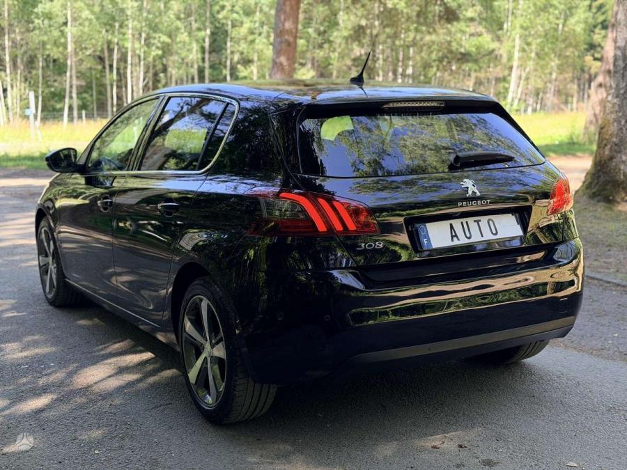 Black Peugeot 308 2018 in Taurage, with an engine capacity of 1.20 L and mileage of 108 thousand km for 7499 €, photo 10 on AUTOMOTO.COM.LV