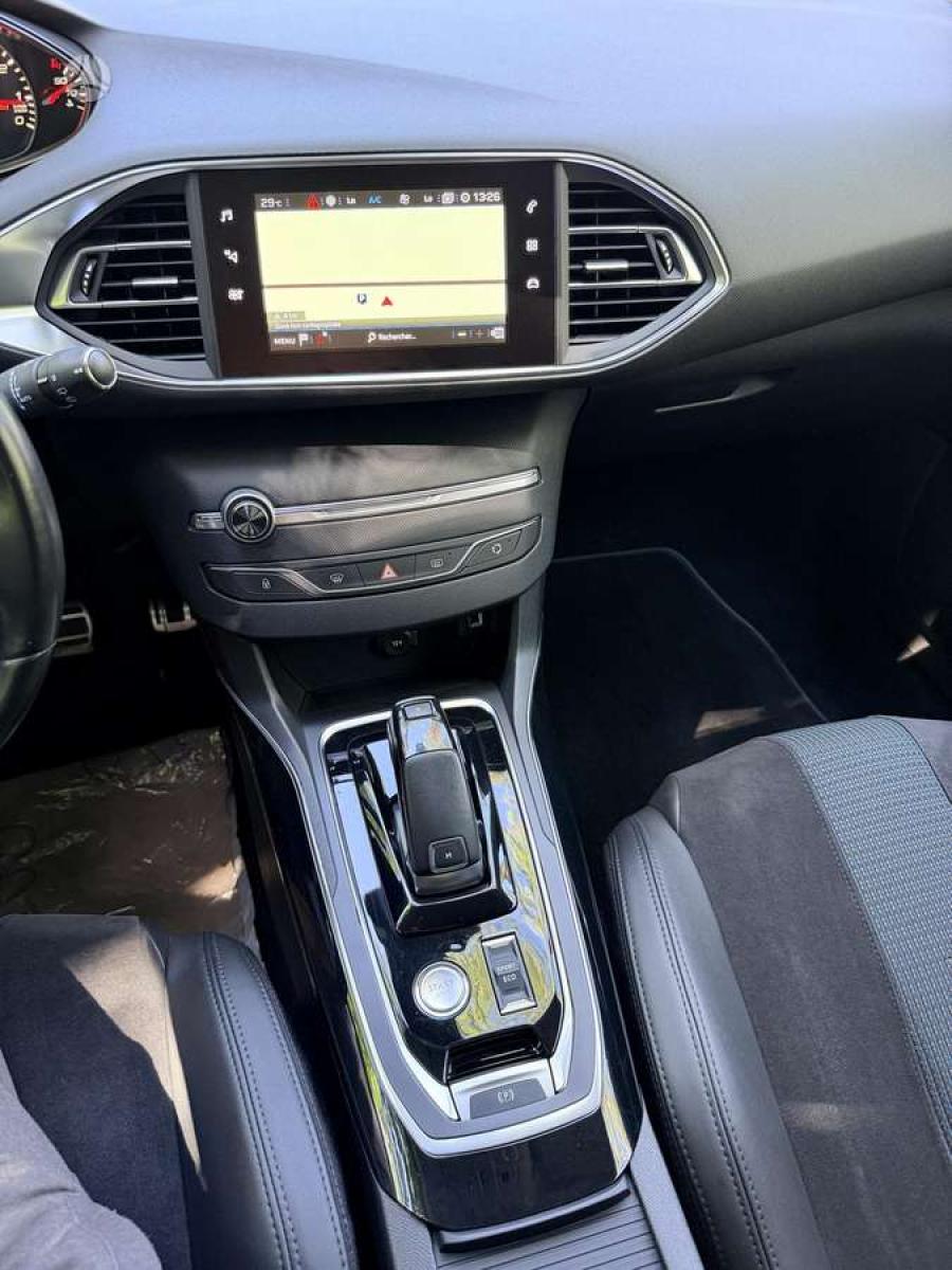 Black Peugeot 308 2018 in Taurage, with an engine capacity of 1.20 L and mileage of 108 thousand km for 7499 €, photo 20 on AUTOMOTO.COM.LV