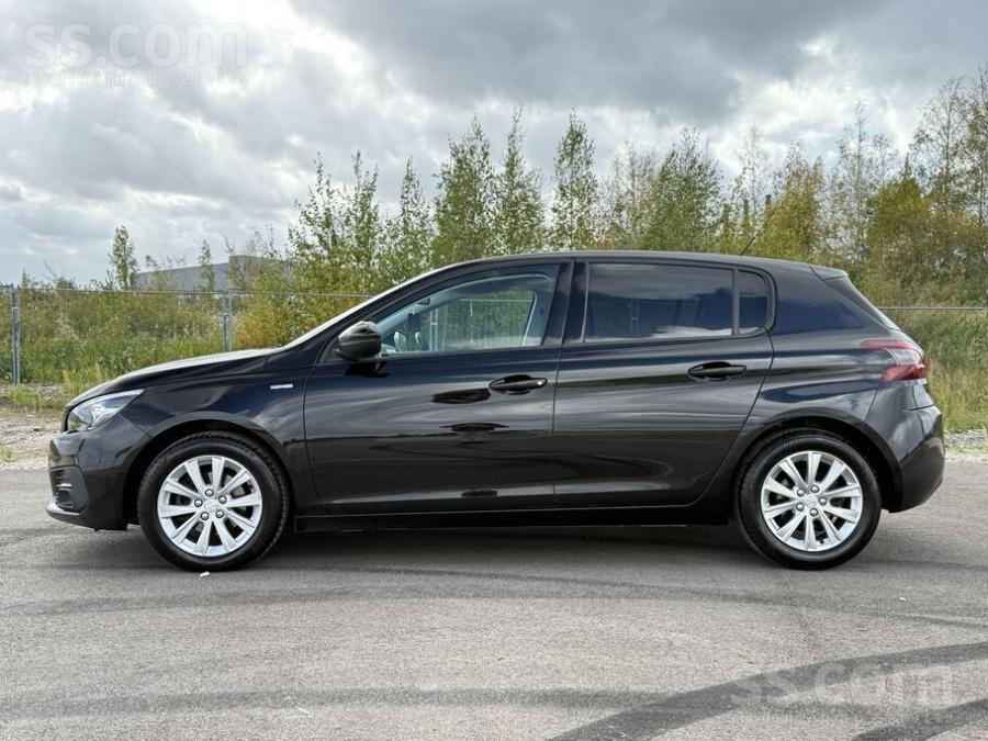 Black Peugeot 308 2018 in Liepaja, with an engine capacity of 1.20 L and mileage of 106 thousand km for 8900 €, photo 7 on AUTOMOTO.COM.LV