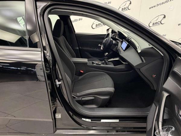 Black Peugeot 308 2022 in Vilnius, with an engine capacity of 1.20 L and mileage of 114 thousand km for 9600 €, photo 6 on AUTOMOTO.COM.LV