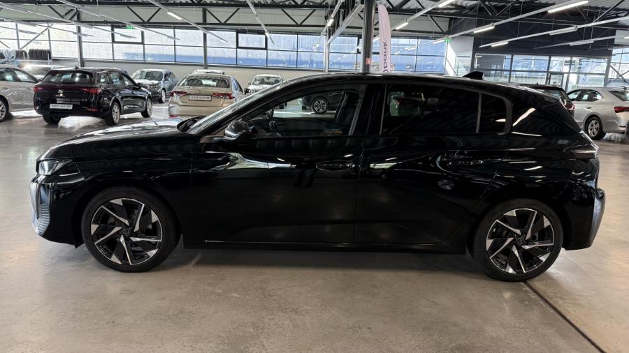 Melns Peugeot 308 2024 Rīga, ar dzinēja tilpumu 1.20 L un nobraukumu 42 tūkst. km par 2350000 €, foto 1 vietnē AUTOMOTO.COM.LV