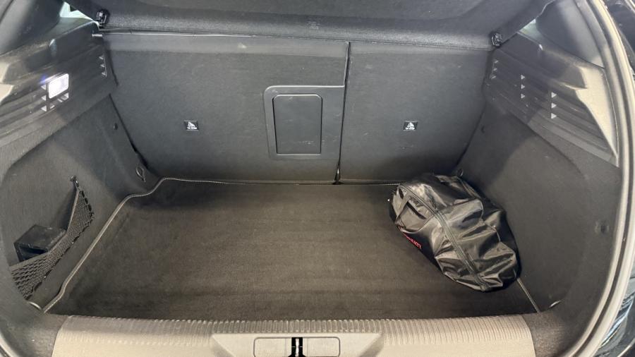 Melns Peugeot 308 2024 Rīga, ar dzinēja tilpumu 1.20 L un nobraukumu 42 tūkst. km par 2350000 €, foto 13 vietnē AUTOMOTO.COM.LV