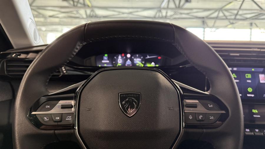 Melns Peugeot 308 2024 Rīga, ar dzinēja tilpumu 1.20 L un nobraukumu 42 tūkst. km par 2350000 €, foto 18 vietnē AUTOMOTO.COM.LV