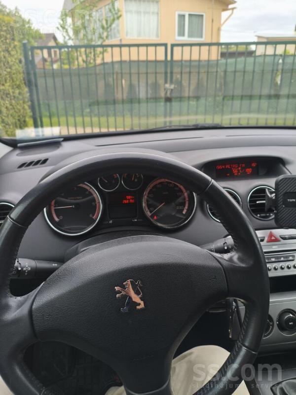 Melns Peugeot 308 2008 Rīga, ar dzinēja tilpumu 1.60 L un nobraukumu 270 tūkst. km par 2000 €, foto 5 vietnē AUTOMOTO.COM.LV