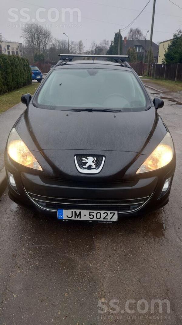 Black Peugeot 308 2009 in Riga, with an engine capacity of 1.60 L and mileage of 377 thousand km for 1200 €, photo 4 on AUTOMOTO.COM.LV