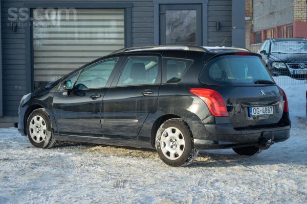 Black Peugeot 308 2012 in Liepaja, with an engine capacity of 1.60 L and mileage of 259 thousand km for 3900 €, photo 2 on AUTOMOTO.COM.LV