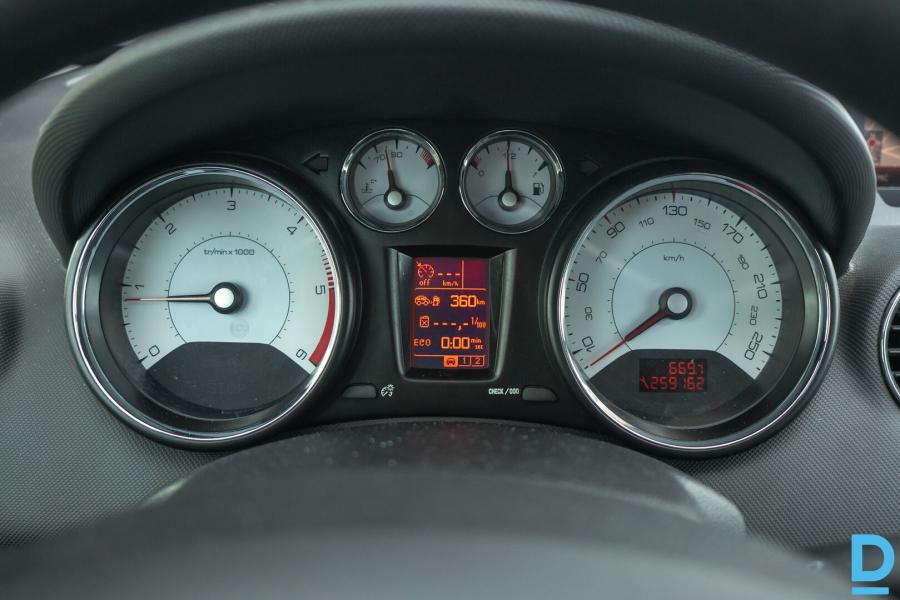 Black Peugeot 308 2012 in Liepaja, with an engine capacity of 1.60 L and mileage of 259 thousand km for 3650 €, photo 9 on AUTOMOTO.COM.LV