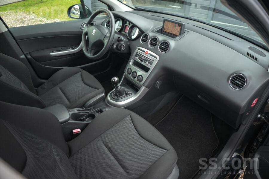 Melns Peugeot 308 2012 Liepāja, ar dzinēja tilpumu 1.60 L un nobraukumu 259 tūkst. km par 3650 €, foto 14 vietnē AUTOMOTO.COM.LV