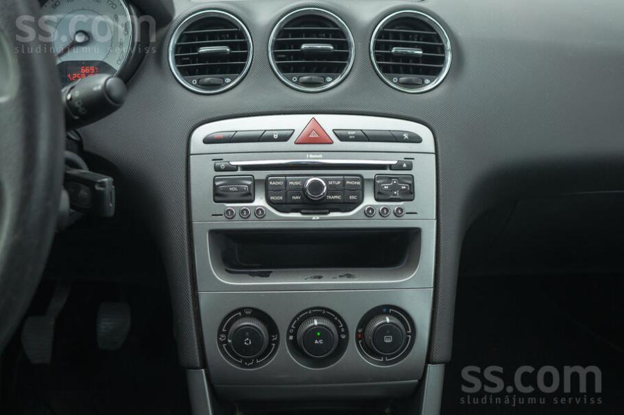 Melns Peugeot 308 2012 Liepāja, ar dzinēja tilpumu 1.60 L un nobraukumu 259 tūkst. km par 3650 €, foto 17 vietnē AUTOMOTO.COM.LV
